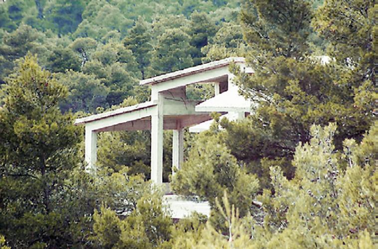 Arbitrary Buildings | Handling, Planning, Procedure and Treatment